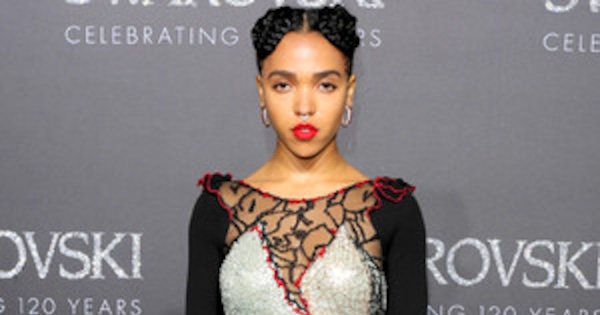 Fka Twigs Poses Completely Naked In A Bathtub E News France